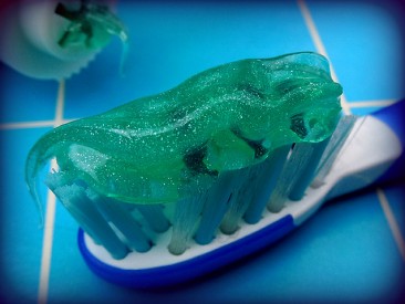 Sparkling Star Shape Colgate Junior! | Dinosaur Dracula!