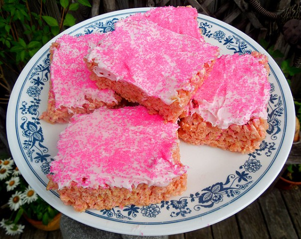 Impossibly Pink Rice Krispies Treats. | Dinosaur Dracula!