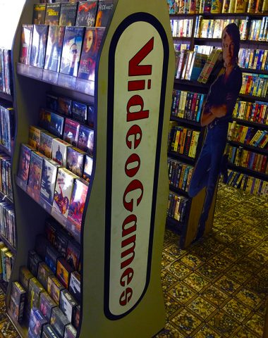 Video Store Adventure #6: Pepe's Video! | Dinosaur Dracula!